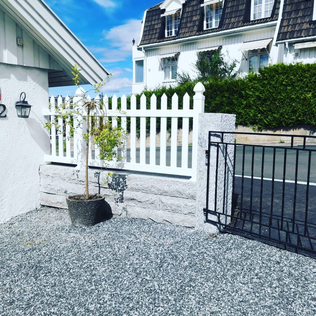 Vedlikeholdsfritt stakittgjerde i PVC / Vinyl til hage - TerrasseGutta