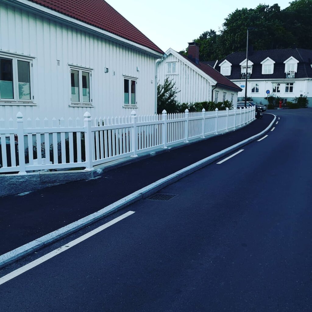 Vedlikeholdsfritt stakittgjerde i PVC / Vinyl til hage - TerrasseGutta