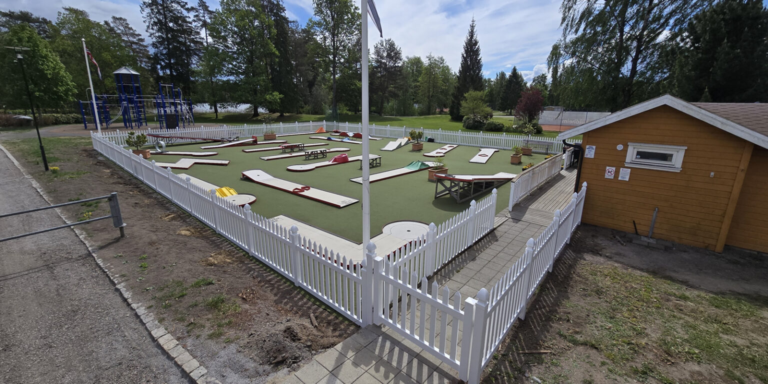 Vedlikeholdsfritt stakittgjerde i PVC / Vinyl til hage - TerrasseGutta