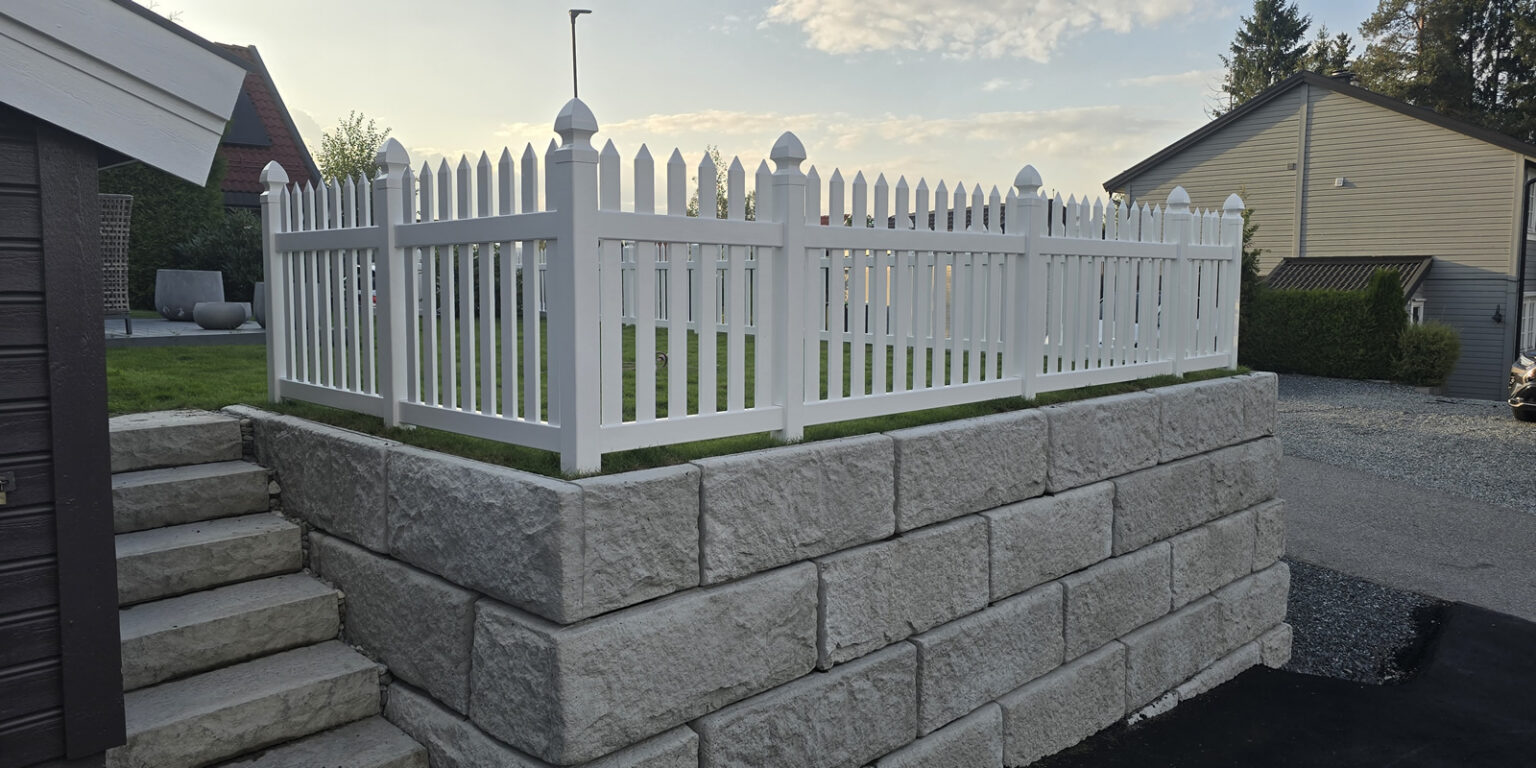 Vedlikeholdsfritt stakittgjerde i PVC / Vinyl til hage - TerrasseGutta