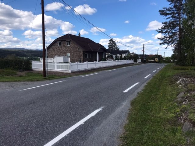 Vedlikeholdsfritt stakittgjerde buet i PVC - TerrasseGutta