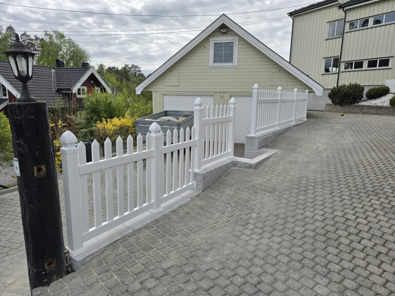 Vedlikeholdsfritt stakittgjerde i PVC til hage 120cm høyde - TerrasseGutta